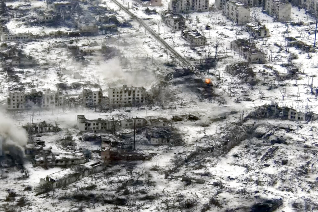Fri. 8:43 a.m.: Ukraine: Drone video shows cost of intense fighting in ...